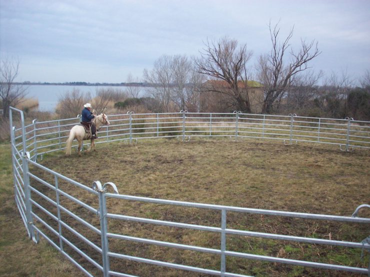 Barrières galvanisées – rond de longe – abris de prairie – manège chevaux